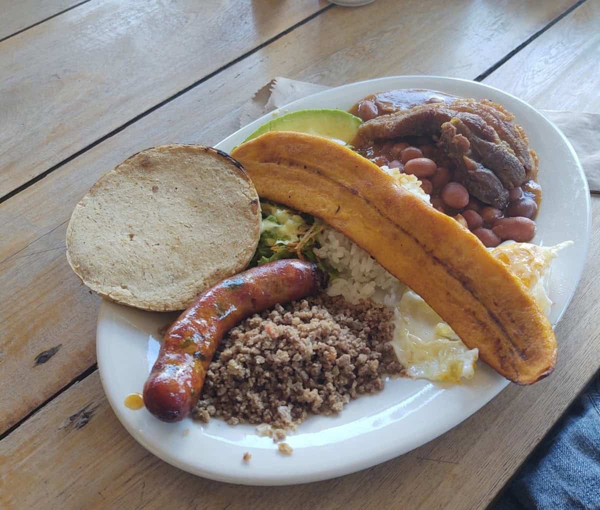 10 Traditional Colombian Foods Every Visitor Should Try (Authentic ...